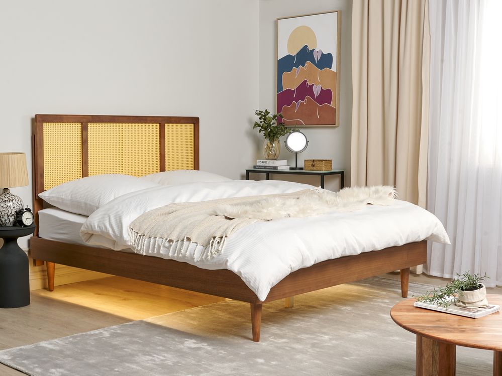 Bett mit LED Rattan VARZY 160 x 200 cm Braun | Beliani.de