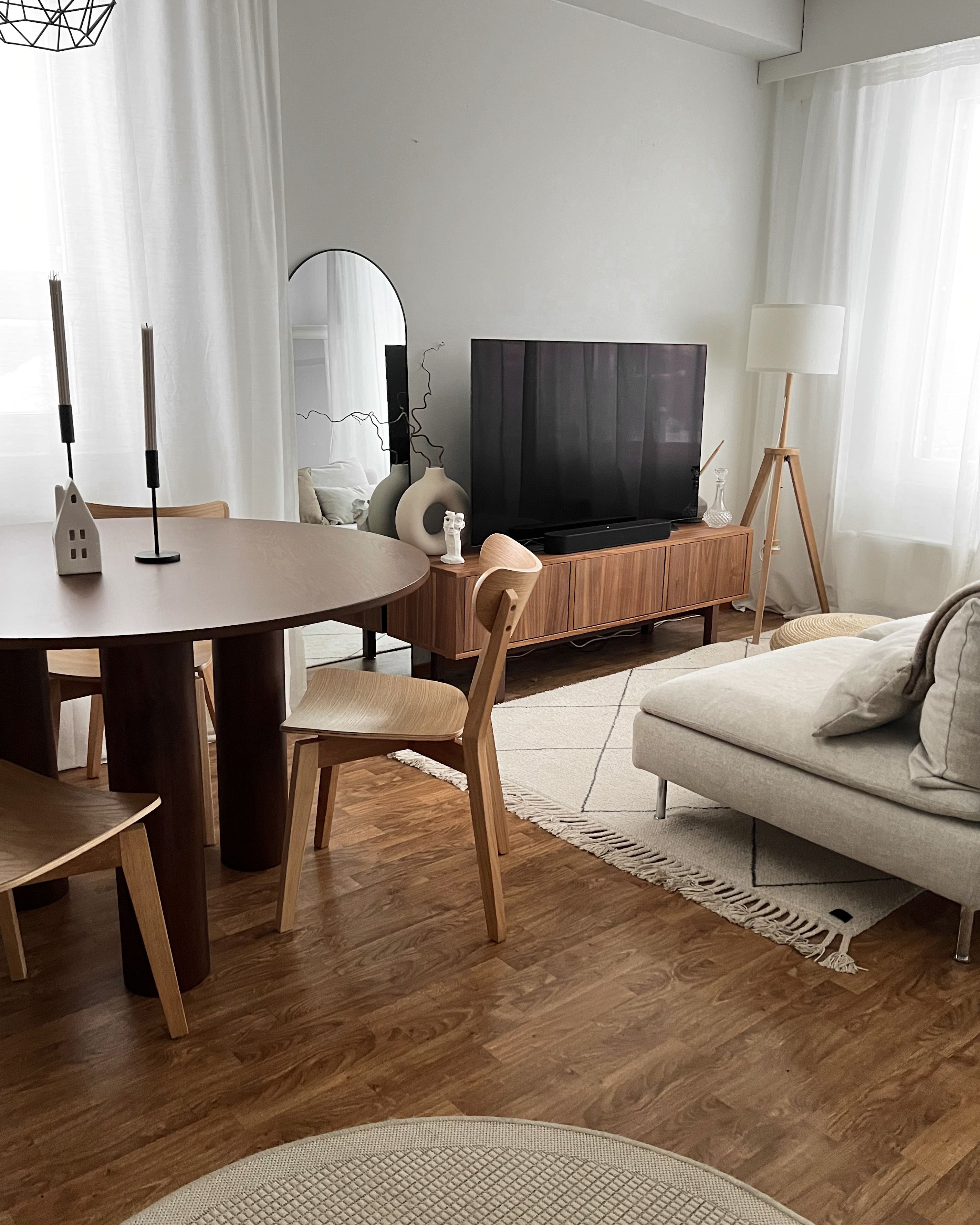 Esstisch ORIN Dunkle Esche 120 cm 120 cm | Beliani.de