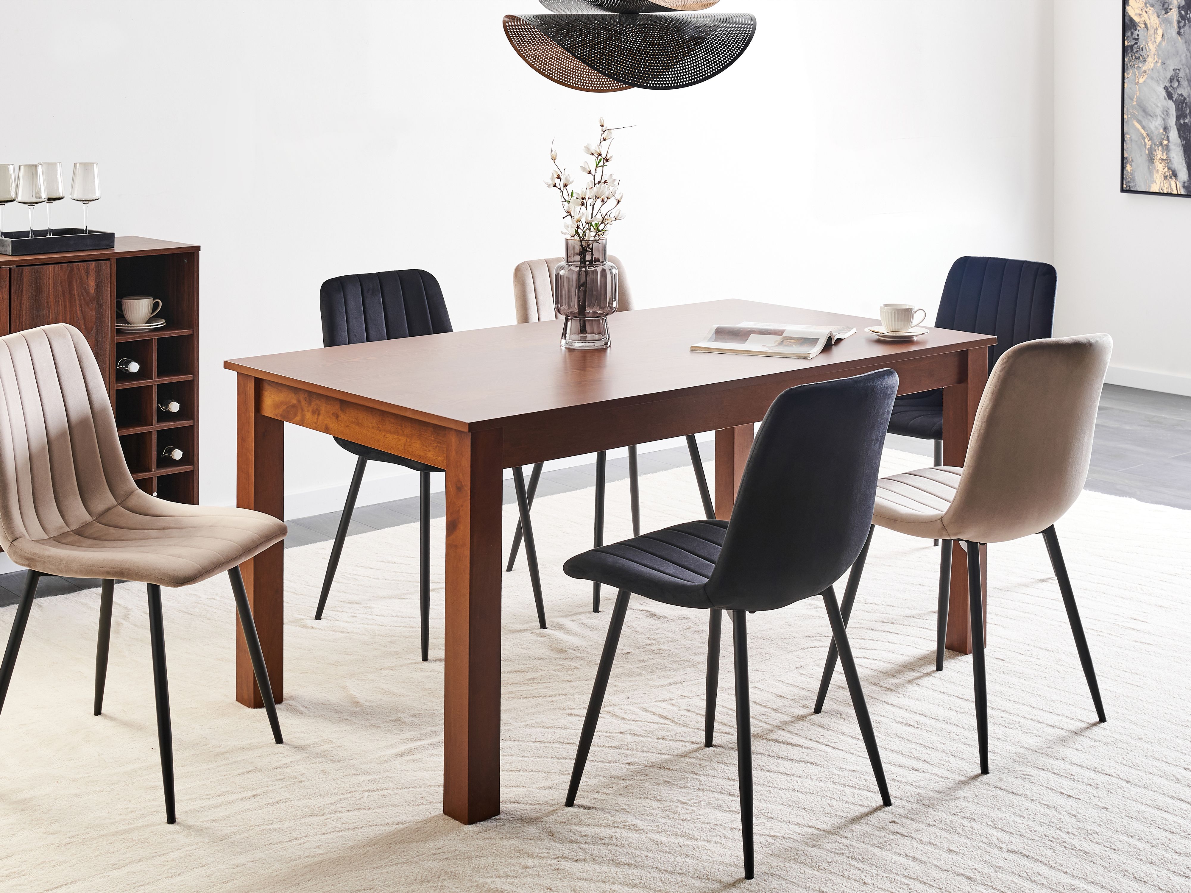 Ausziehbarer Esstisch MADURA Dunkle Esche 160/240 cm 90 cm | Beliani.ch